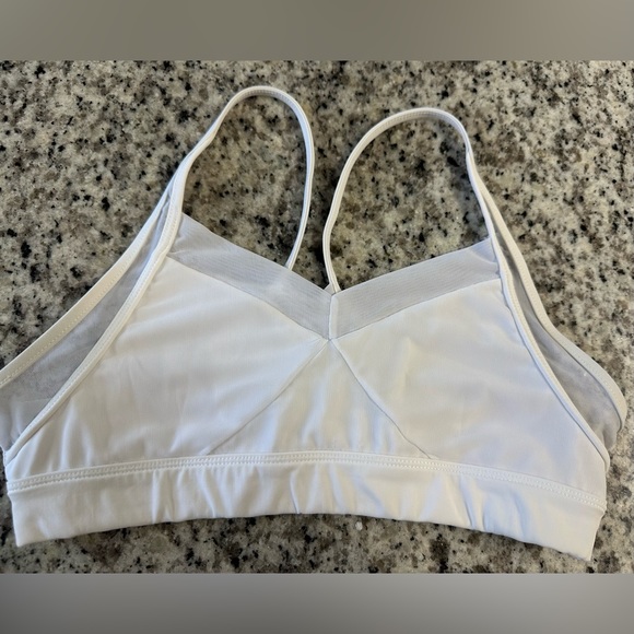ALO Yoga | Tops | Alo White Sportsbra | Poshmark